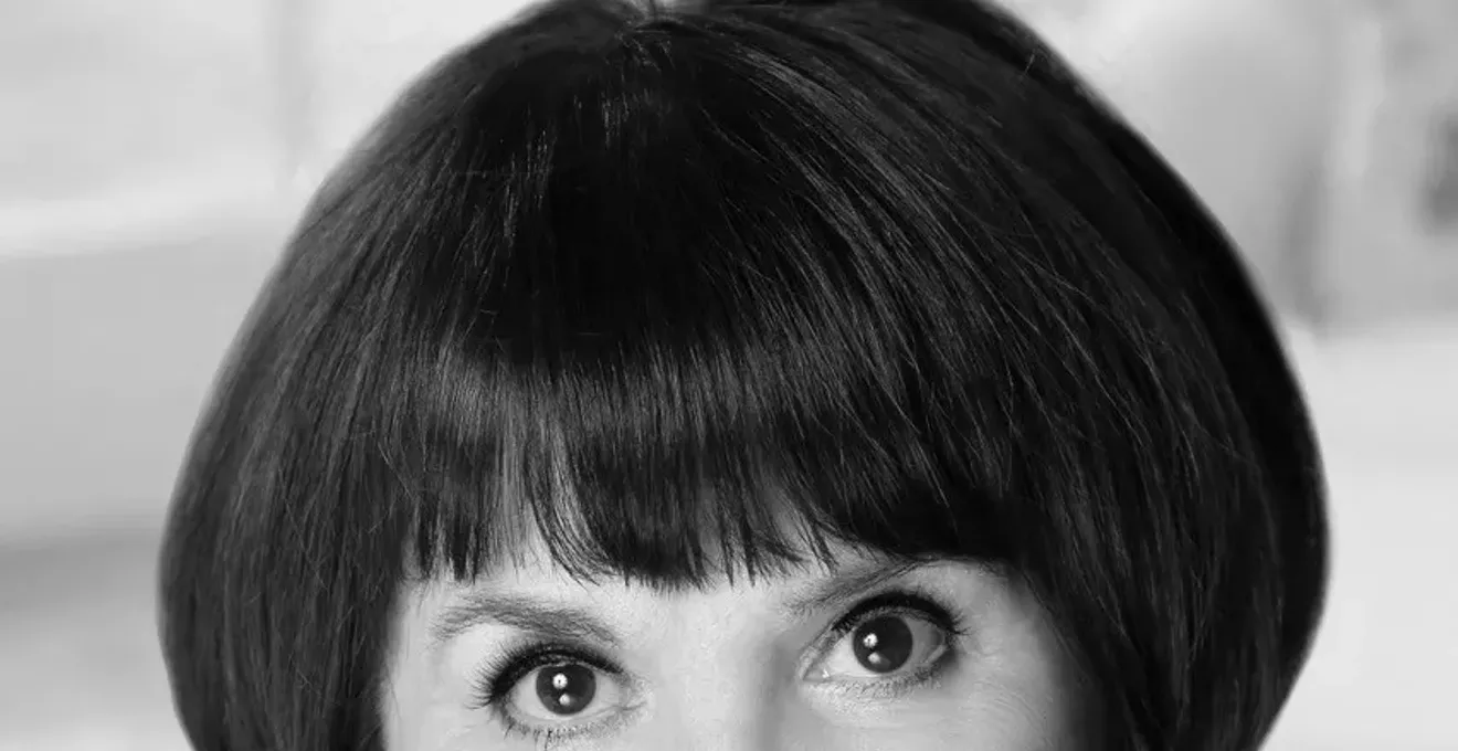 Linda Ronstadt: Robrt Pela Looks Back on Listening to the Singer for 40 ...