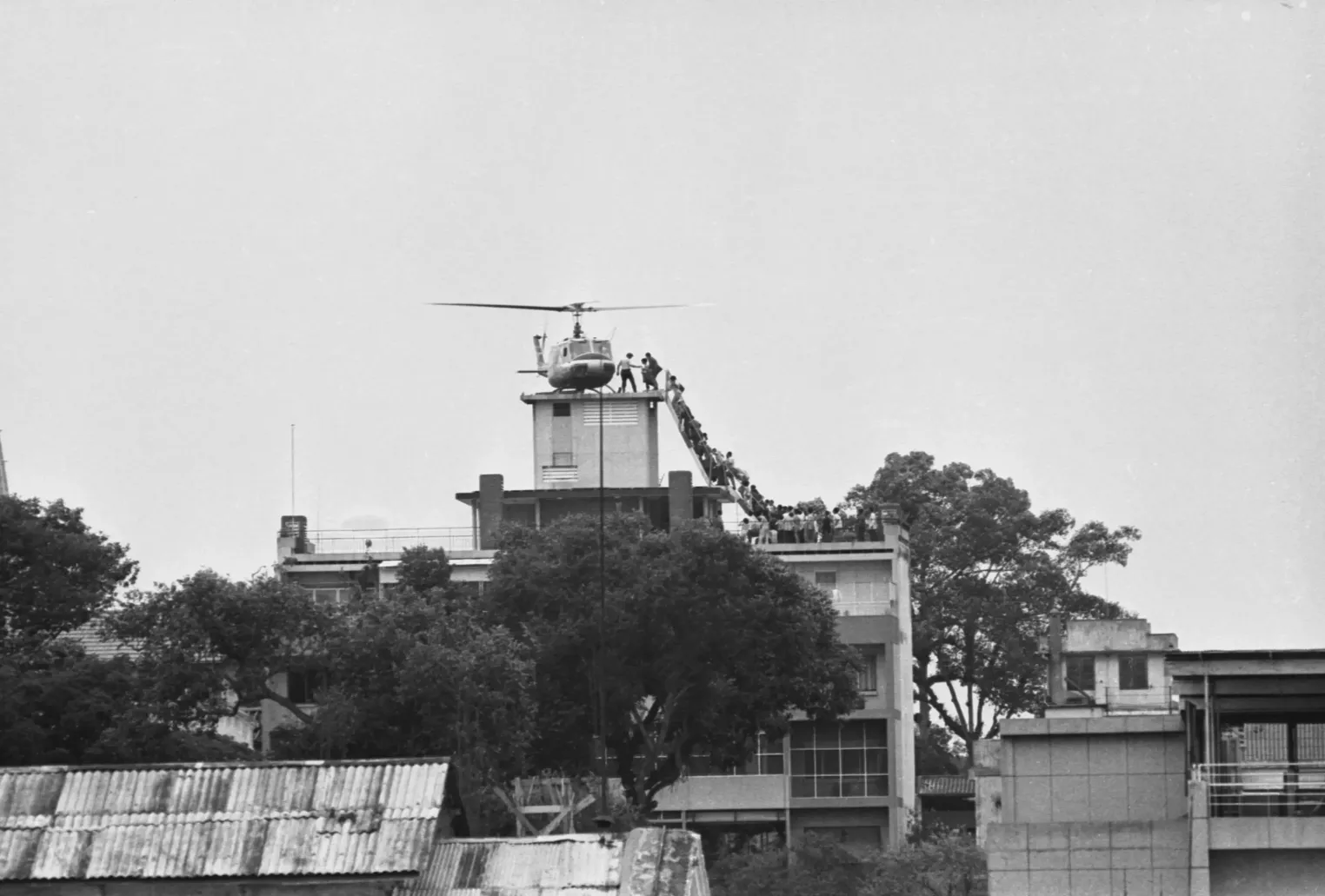 The Vietnam War: 16 Iconic Photos From the Ken Burns-Lynn Novick ...